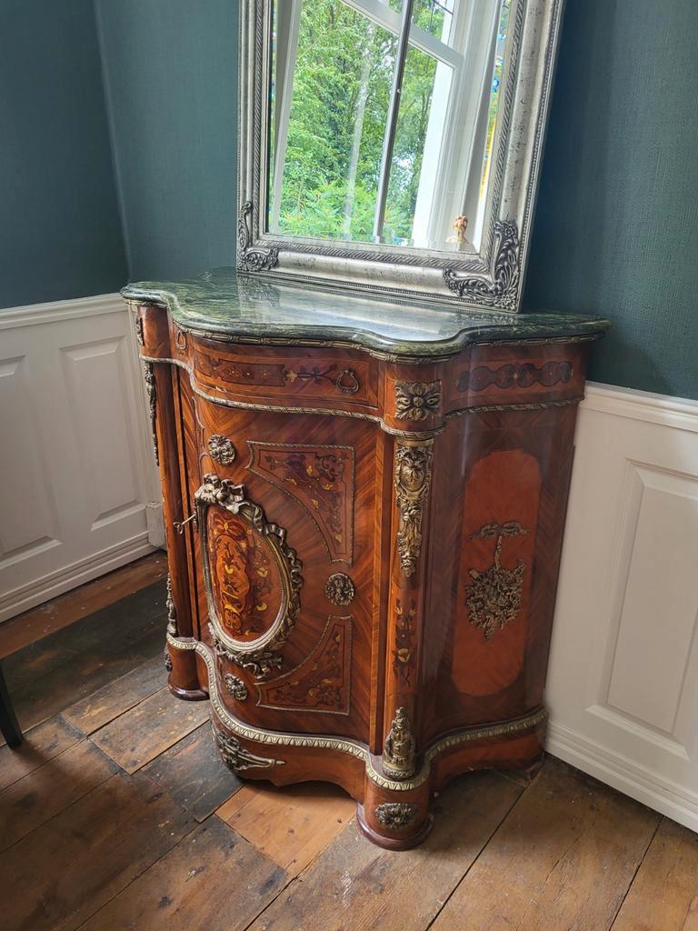 Bekijk Prachtige Rococco Barok Kast Met Marmeren Plaat op Reliving 🤩