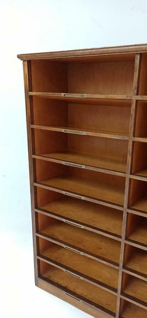 Bekijk Vintage Houten Postsorteer Postvakjes Kast Wandmeubel op Reliving