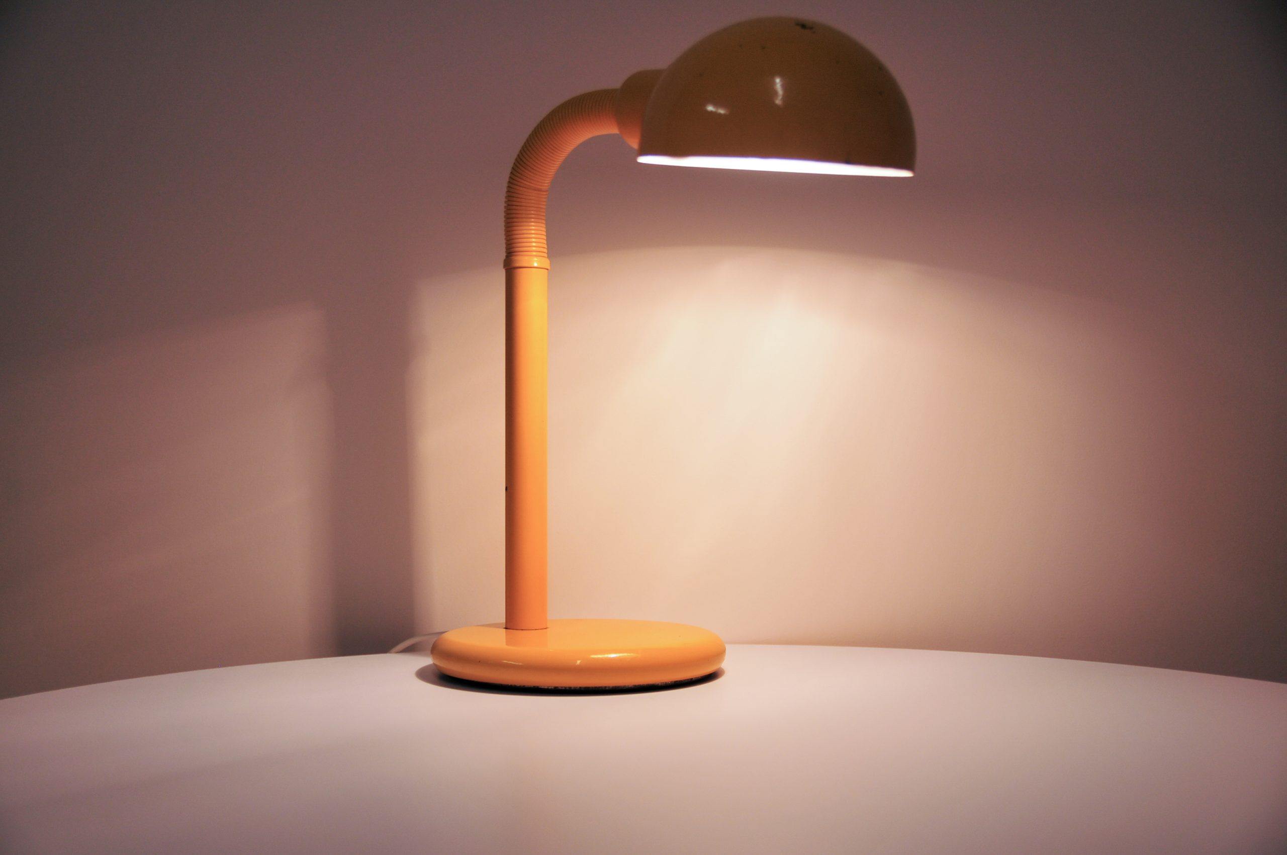 Bekijk Vintage Gele Bureaulamp op Reliving