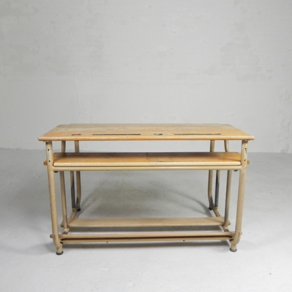 Bekijk Industriele 2 Persoons Schoolbank, Jaren 50 op Reliving 🤩