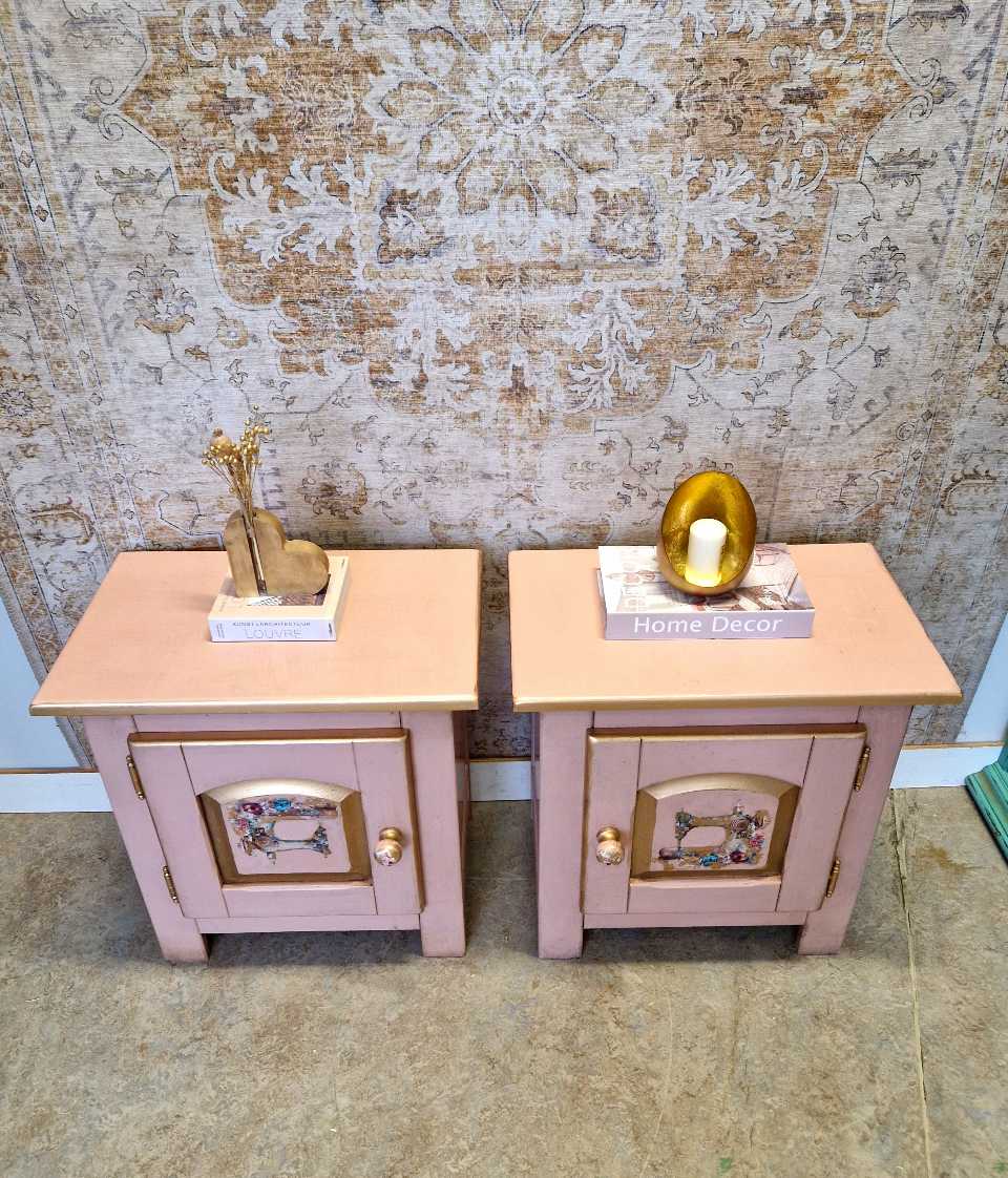 Bekijk Nachtkastjes/ Vintage/ Kastjes/ Dusty Pink/ Goud/ Kastjes op ...