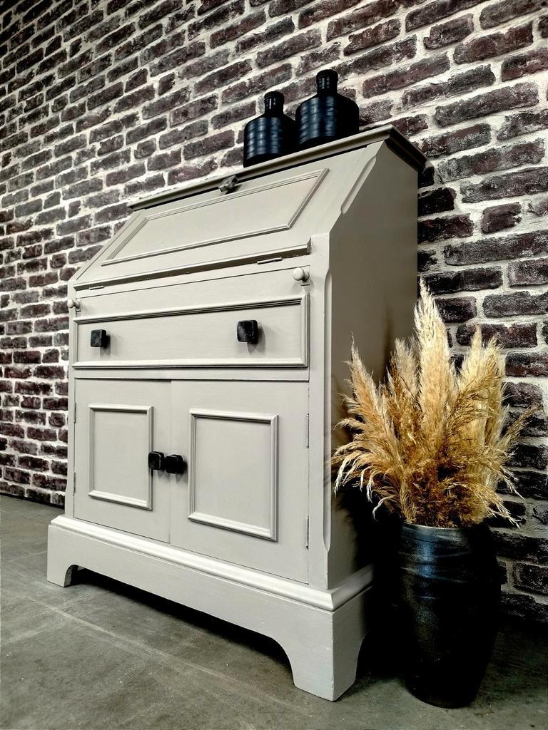 Bekijk Secretaire / Ladekast / Bureau op Reliving 🤩