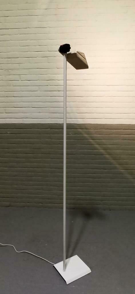 Bekijk Vintage Italiaans Design Vloerlamp op Reliving