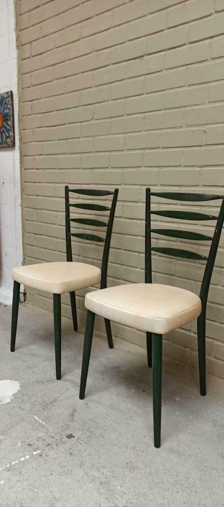 Bekijk Vintage Mid Century Design Stoelen op Reliving