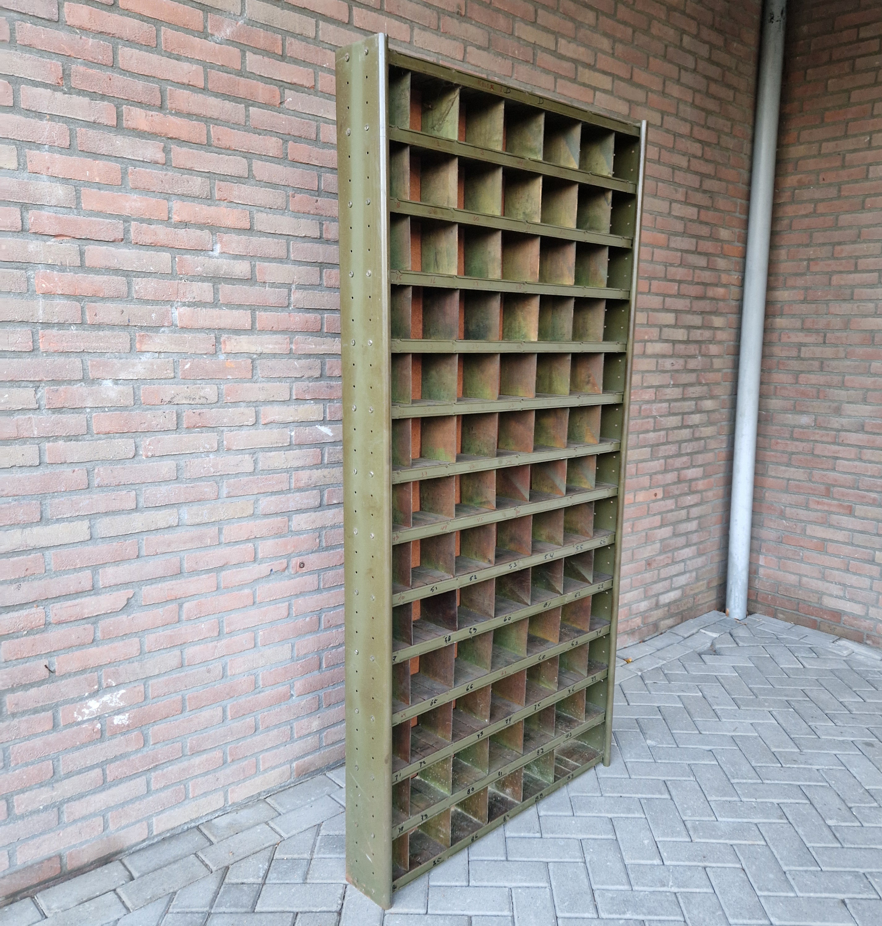 Overige kasten Metal Brown bij Reliving