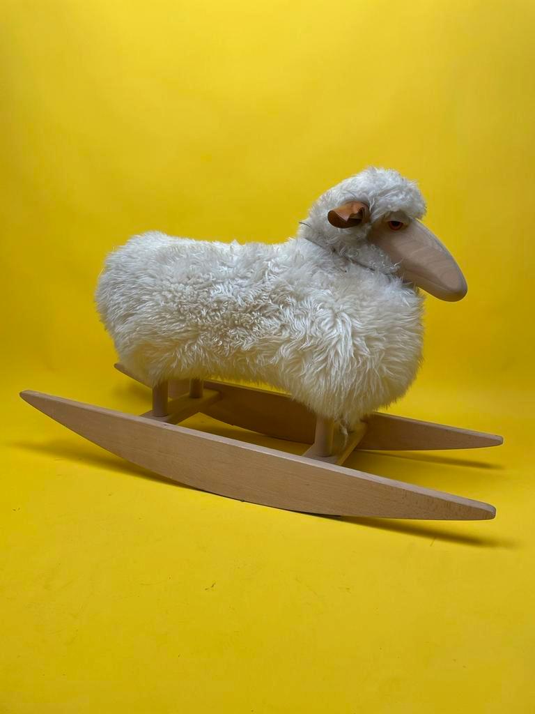 Bekijk Vintage Schaap Peter Hanns Krafft Design Schommelschaap op Reliving