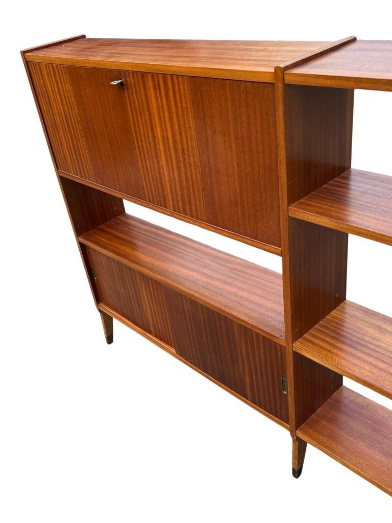 Bekijk Vintage Wandmeubel Wandkast Jaren 60 Teak Fineer op Reliving