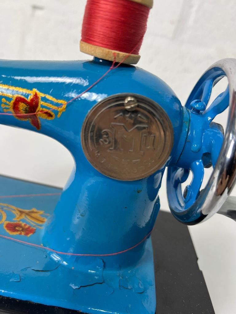 Bekijk Vintage Speelgoed: Naaimachine 3Mu Ussr op Reliving