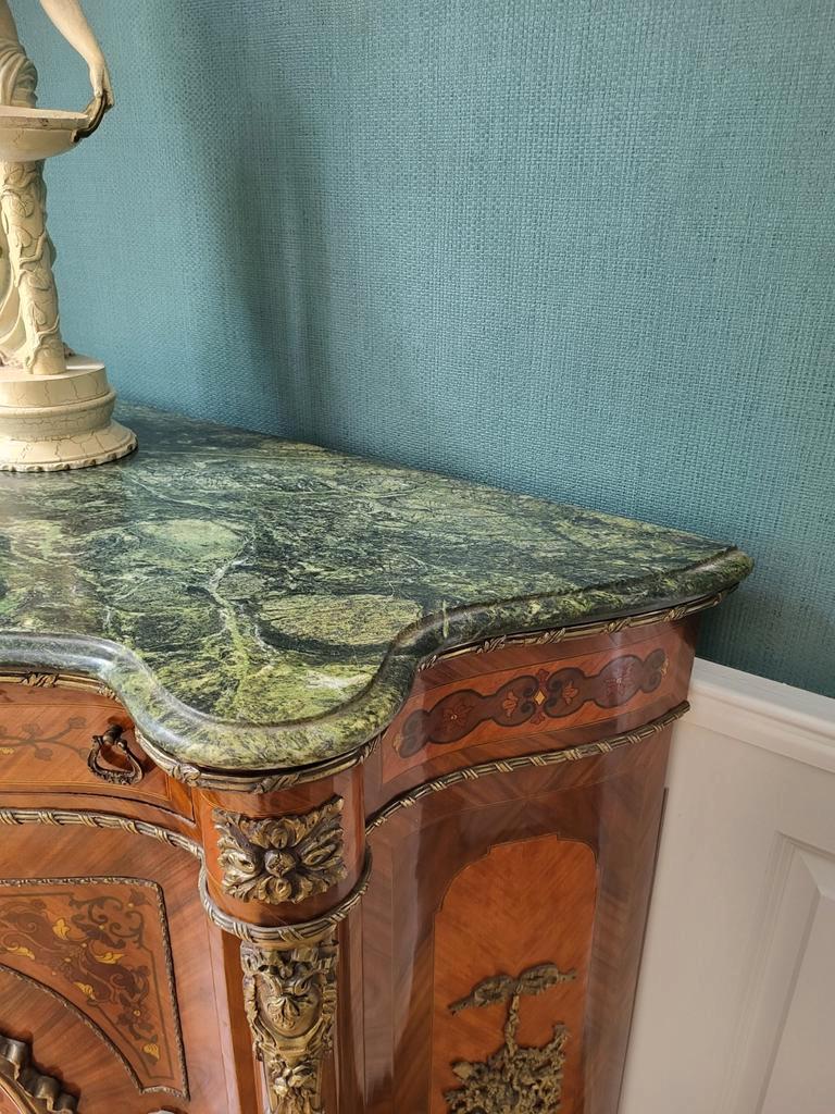 Bekijk Prachtige Rococco Barok Kast Met Marmeren Plaat op Reliving 🤩