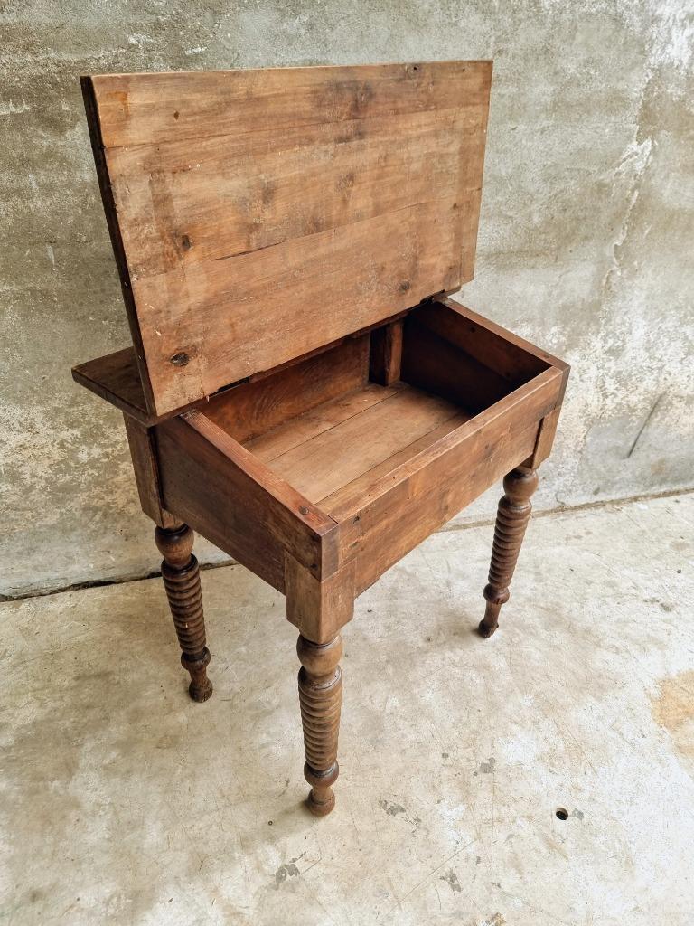 Bekijk Antieke Lessenaar Sidetable Frans 57 X 80 Cm op Reliving 🤩