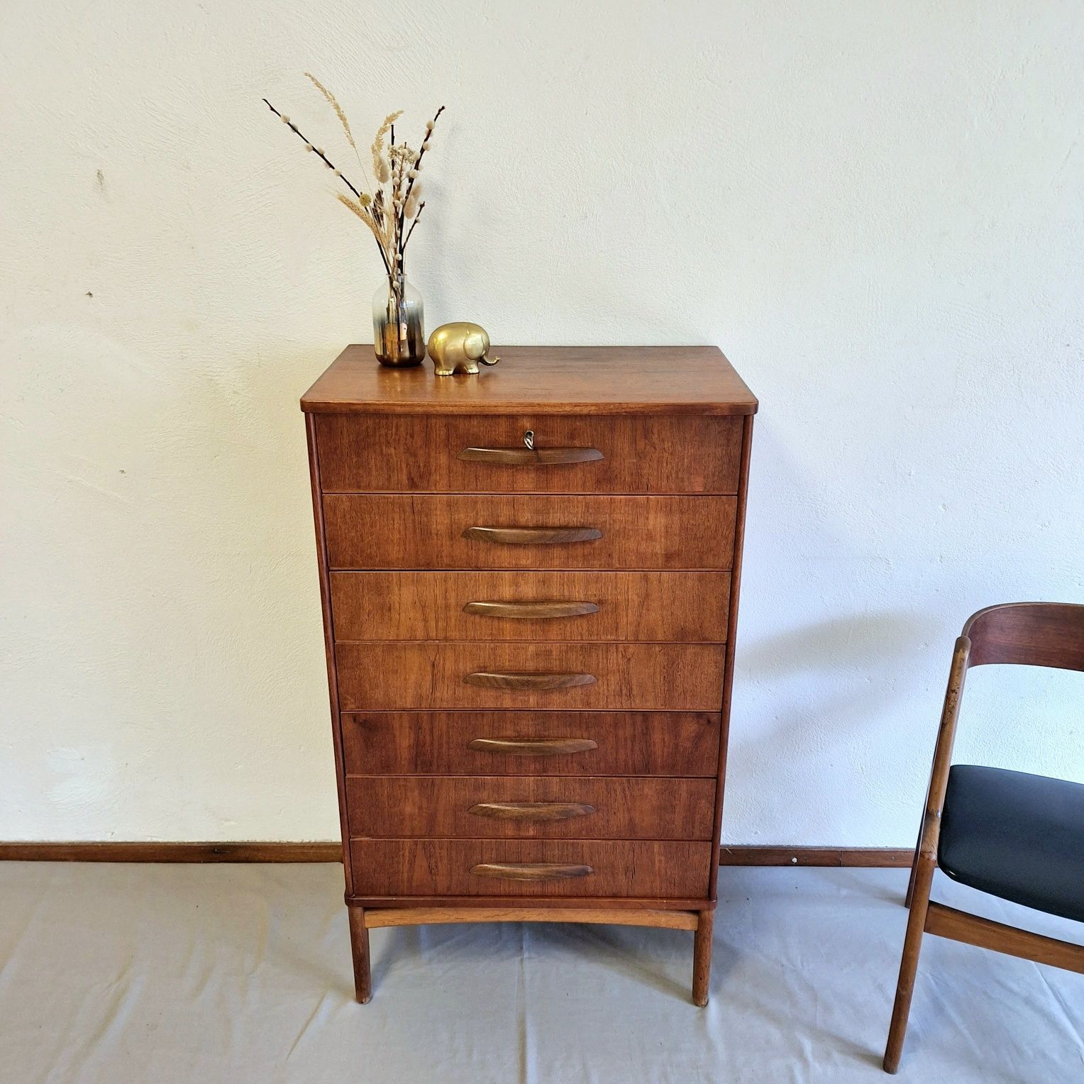 Bekijk Grote Deense Ladekast. Ladekast Tall op Reliving 🤩