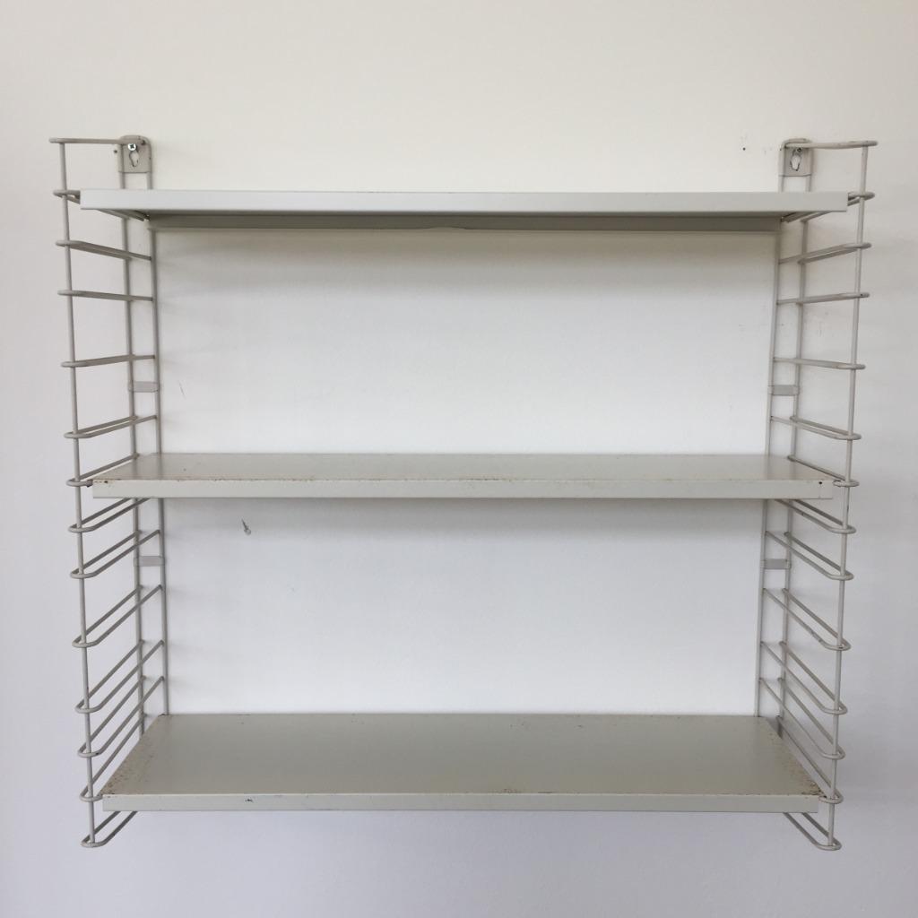 Bekijk Jaren 50 60 Tomado Rek Wit Metalen Planken En Witte Houders op ...