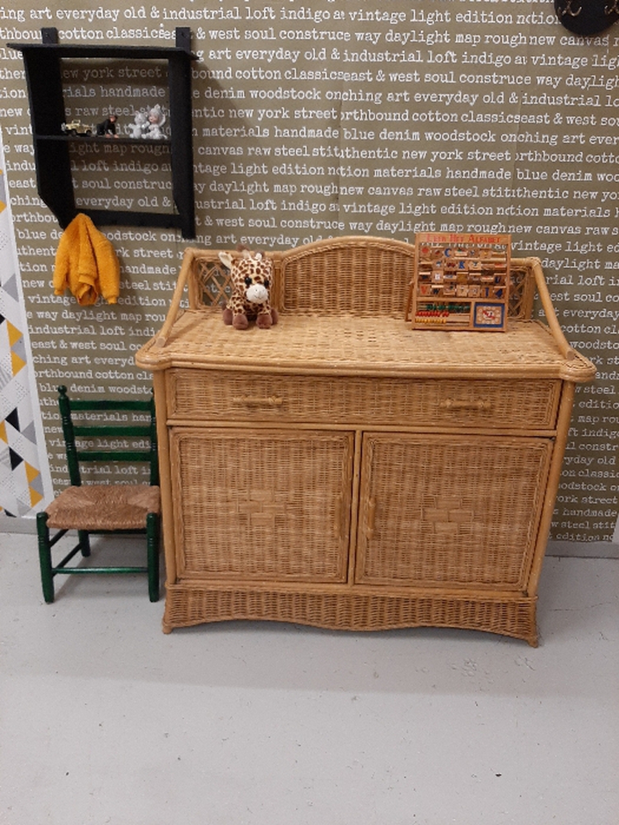 Bekijk Rotan Kast op Reliving